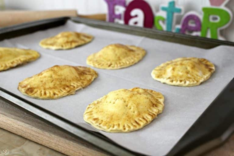 Easy Apple Pie Easter Egg Dessert | Scrappy Geek